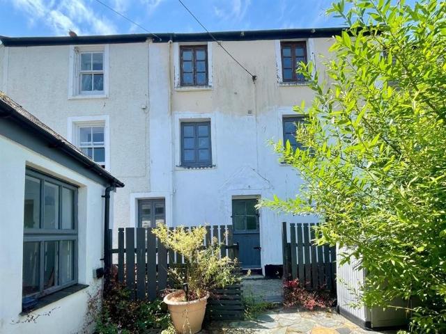 5 bedroom semi detached house for sale