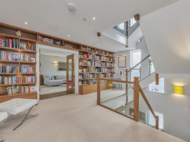 5 bedroom semi detached house for sale