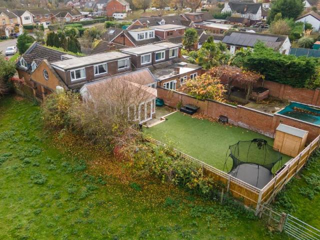 5 bedroom semi detached house for sale
