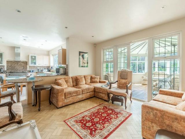 5 bedroom semi detached house for sale