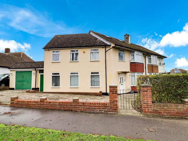 5 bedroom semi detached house for sale