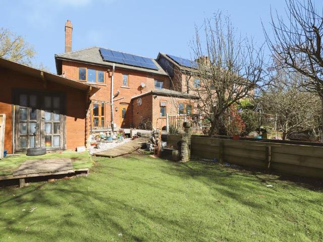 5 bedroom semi detached house for sale