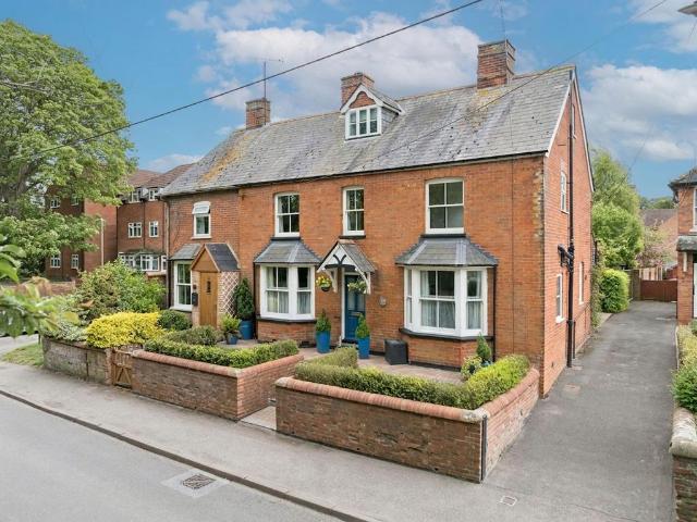 5 bedroom semi detached house for sale