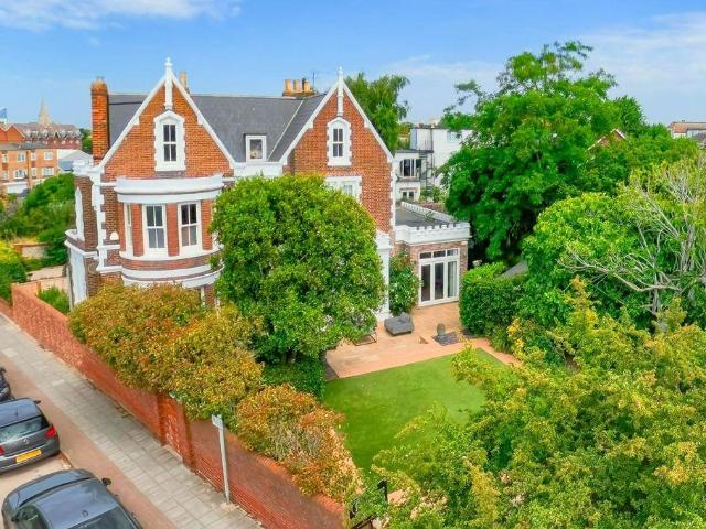 5 bedroom semi detached house for sale
