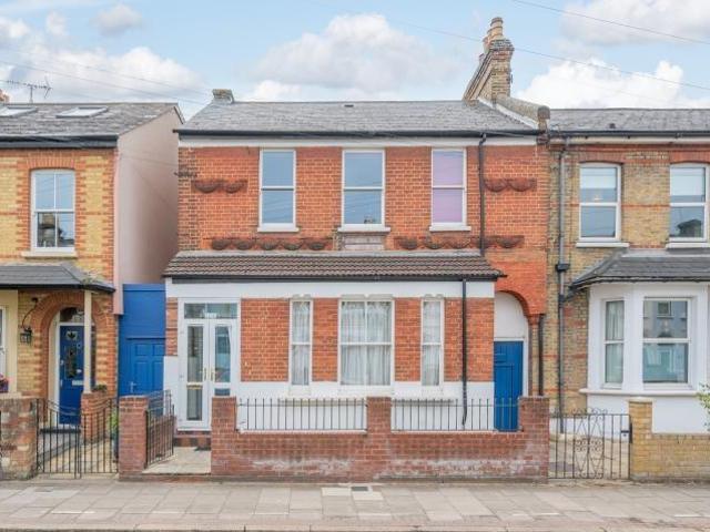 5 bedroom semi detached house for sale