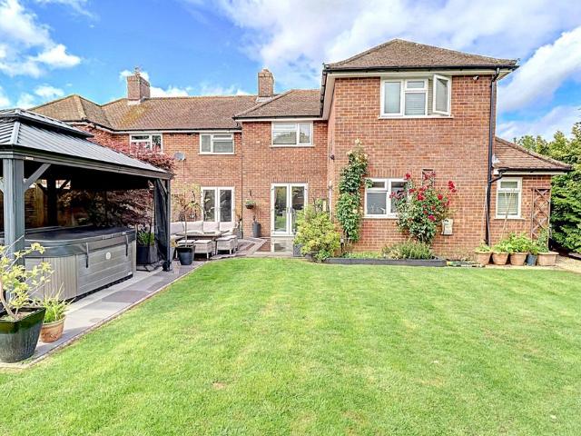 5 bedroom semi detached house for sale