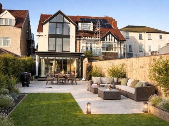 5 bedroom semi detached house for sale