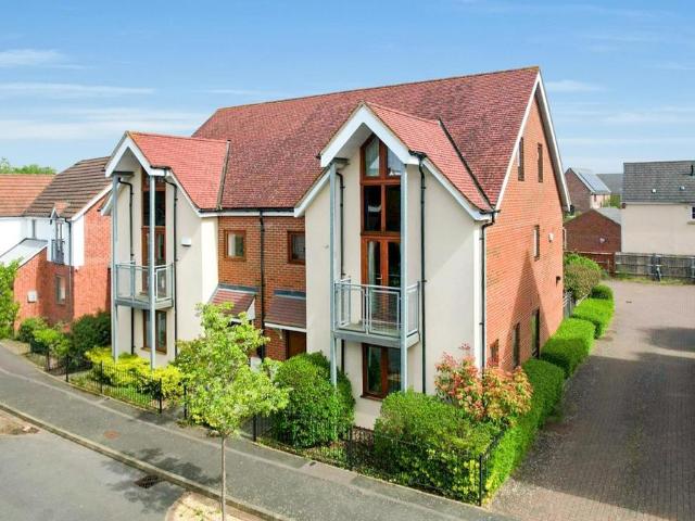 5 bedroom semi detached house for sale
