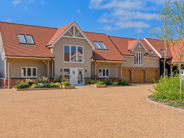 5 bedroom semi detached house for sale