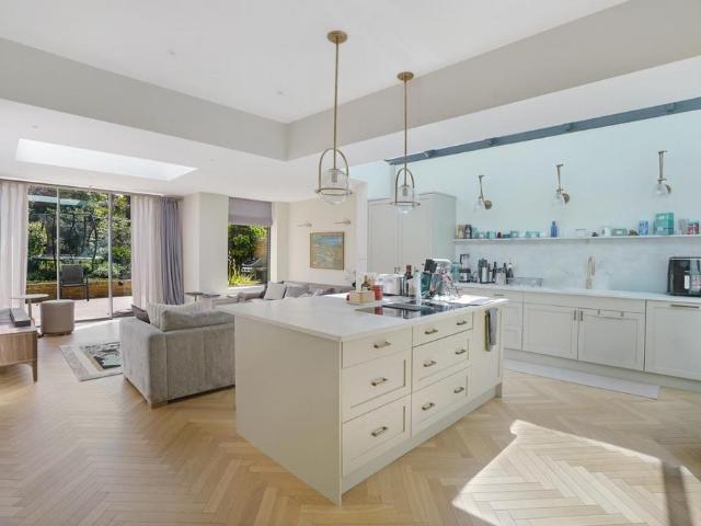 5 bedroom semi detached house for sale