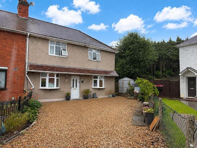 5 bedroom semi detached house for sale