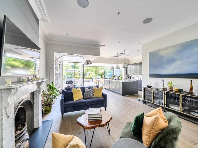 5 bedroom semi detached house for sale