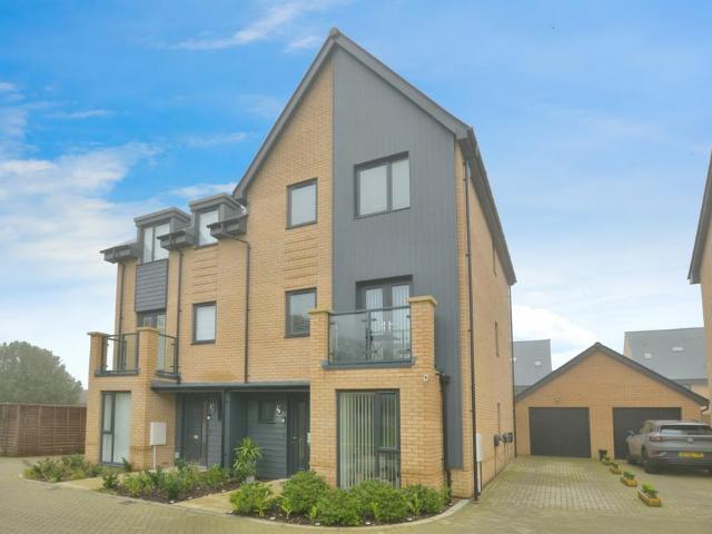 5 bedroom semi detached house for sale