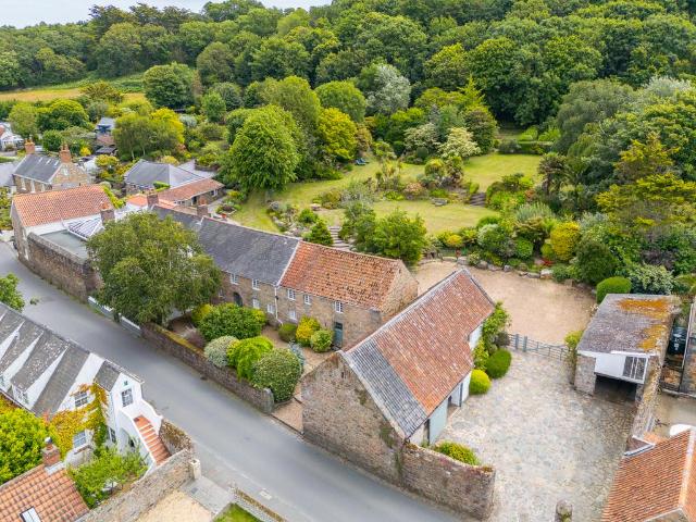 5 bedroom semi detached house for sale