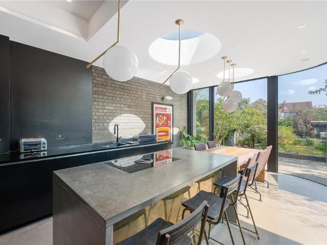 5 bedroom semi detached house for sale