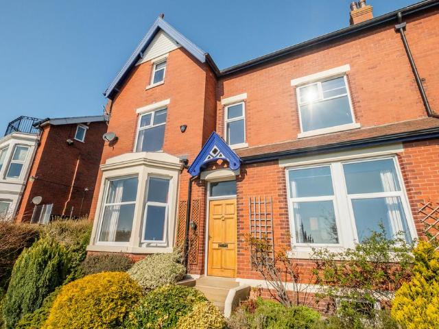 5 bedroom semi detached house for sale