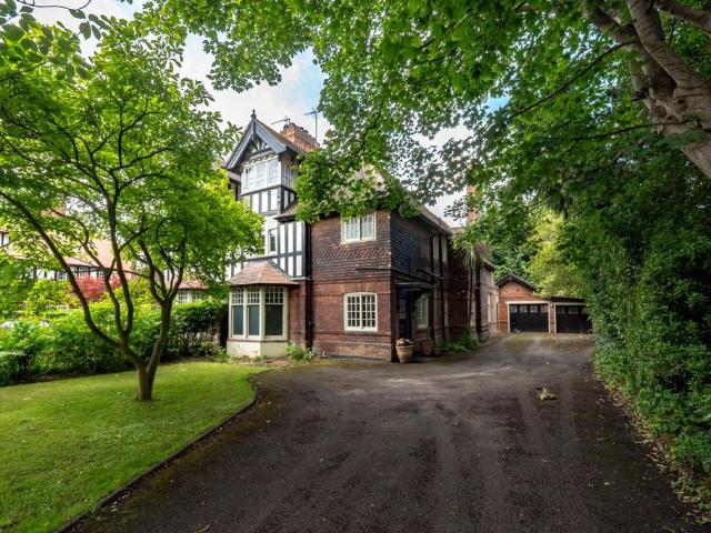5 bedroom semi detached house for sale