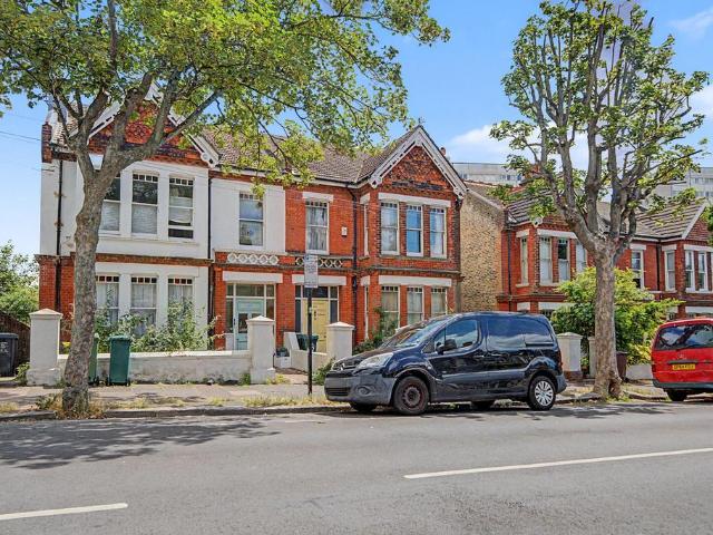 5 bedroom semi detached house for sale