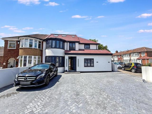 5 bedroom semi detached house for sale