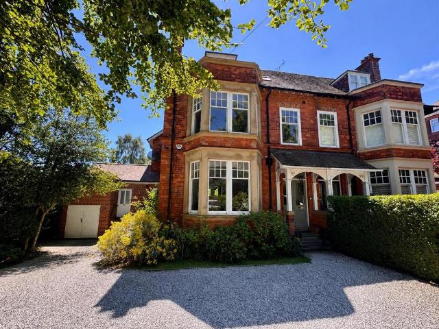 5 bedroom semi detached house for sale