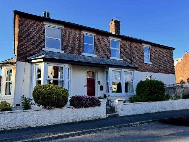 5 bedroom semi detached house for sale