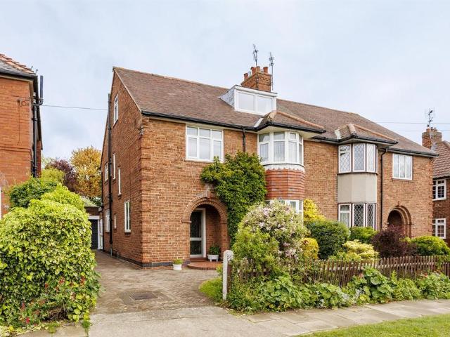 5 bedroom semi detached house for sale
