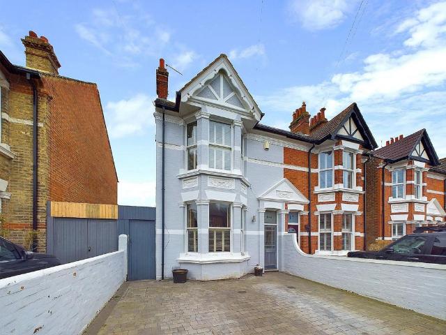 5 bedroom semi detached house for sale