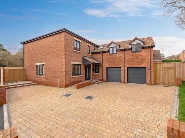 5 bedroom semi detached house for sale