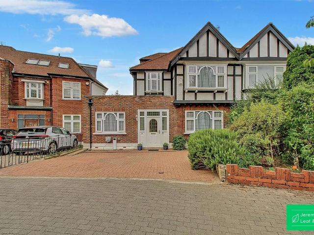 5 bedroom semi detached house for sale