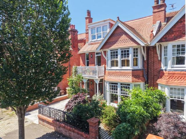 5 bedroom semi detached house for sale