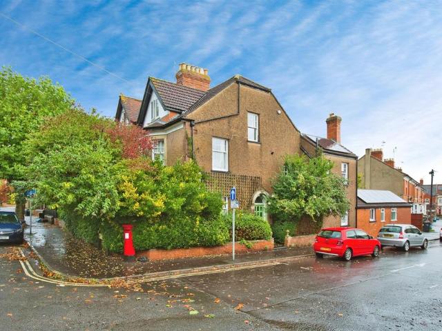 5 bedroom semi detached house for sale