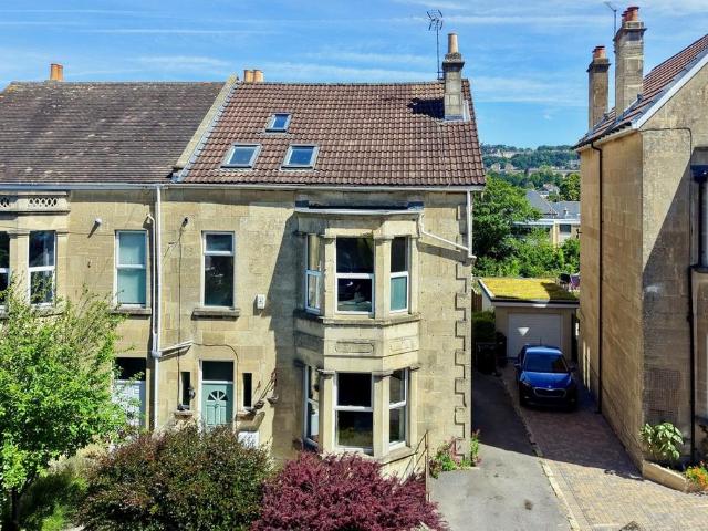 5 bedroom semi detached house for sale
