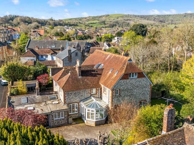 5 bedroom semi detached house for sale
