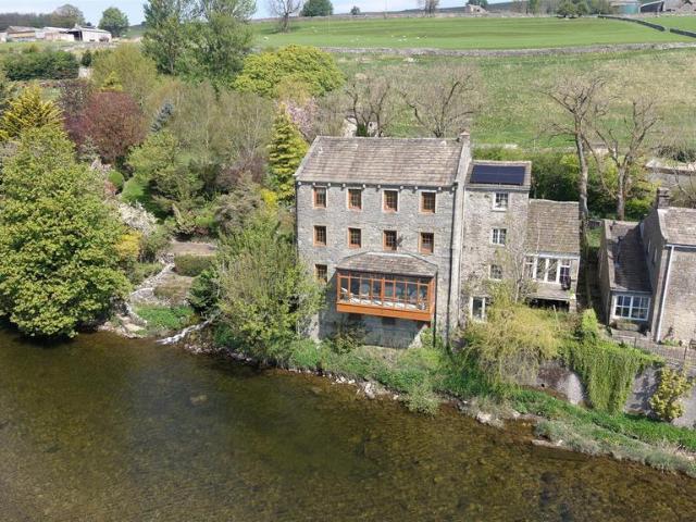 5 bedroom semi detached house for sale