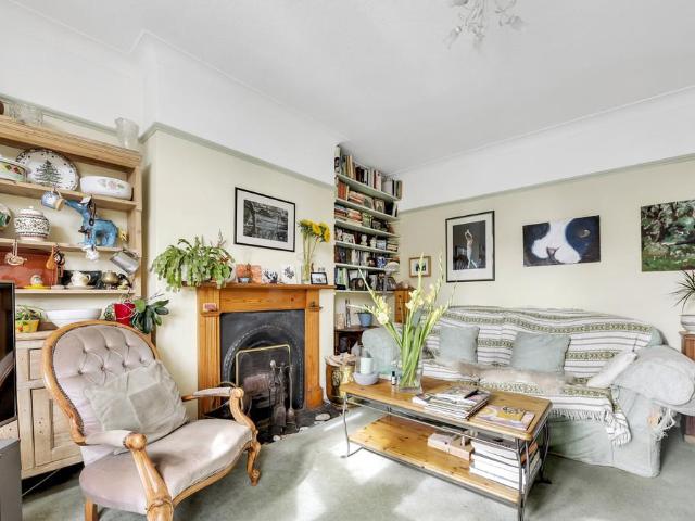 5 bedroom semi detached house for sale