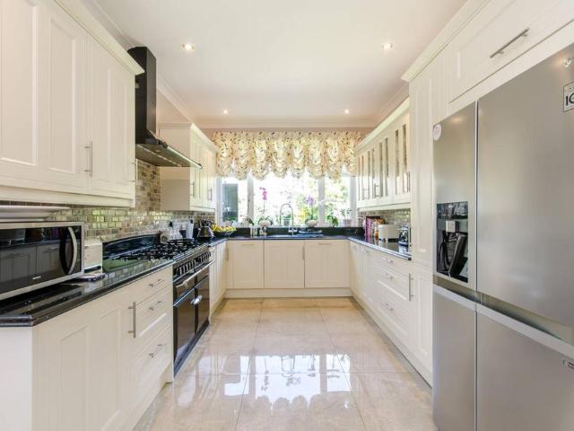 5 bedroom semi detached house for sale