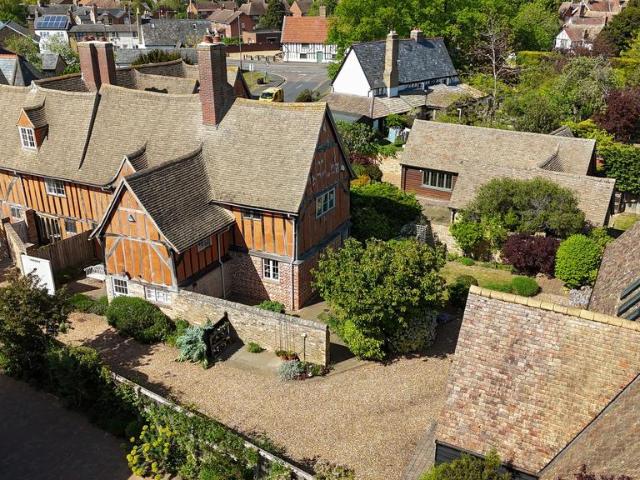 5 bedroom semi detached house for sale