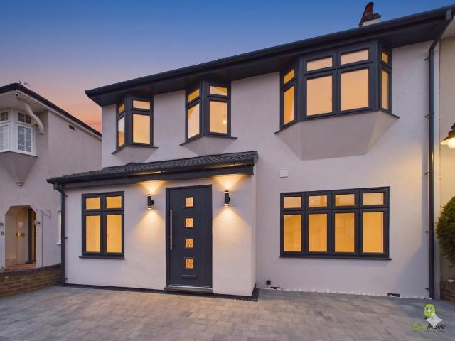 5 bedroom semi detached house for sale