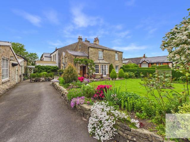 5 bedroom semi detached house for sale