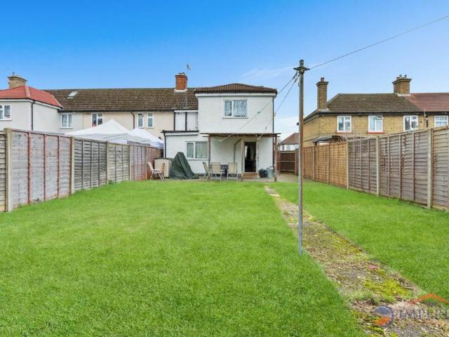 5 bedroom semi detached house for sale