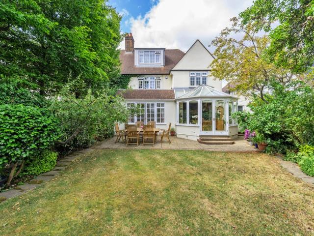 5 bedroom semi detached house for sale