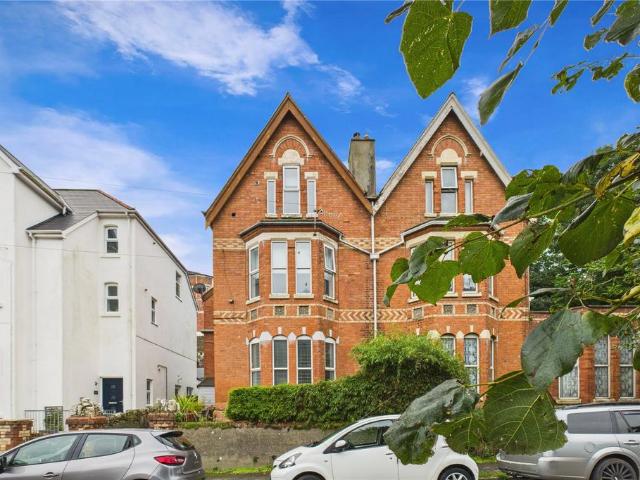 5 bedroom semi detached house for sale