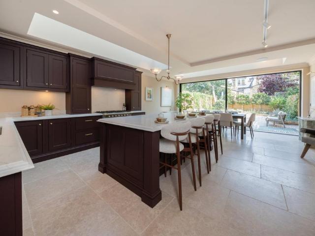 5 bedroom semi detached house for sale