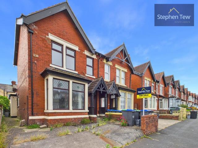 5 bedroom semi detached house for sale