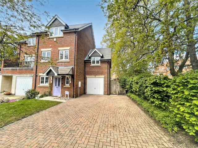 5 bedroom semi detached house for sale