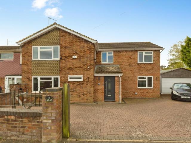 5 bedroom semi detached house for sale