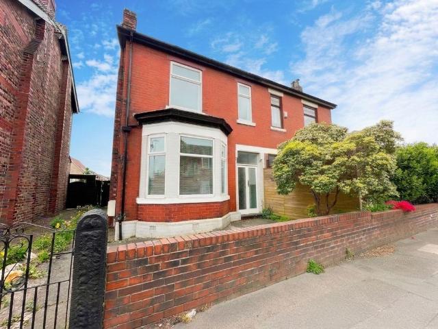 5 bedroom semi detached house for sale