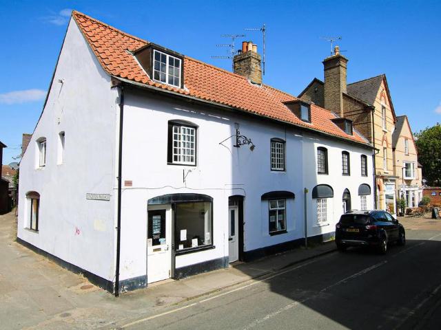 5 bedroom semi detached house for sale