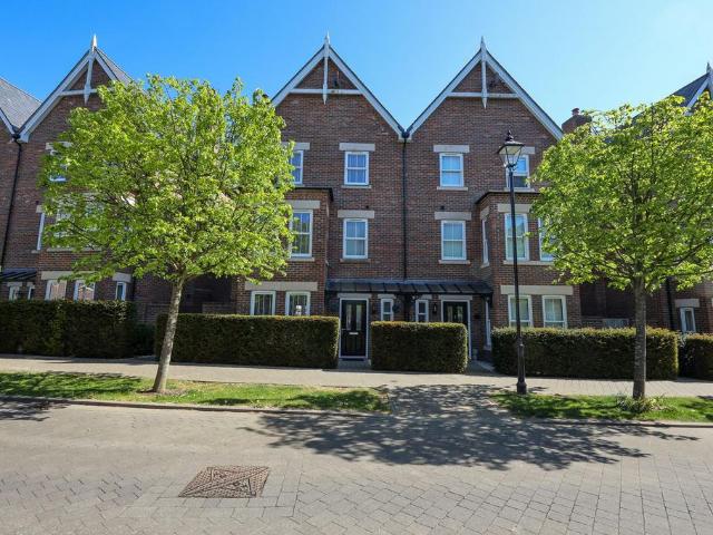5 bedroom semi detached house for sale