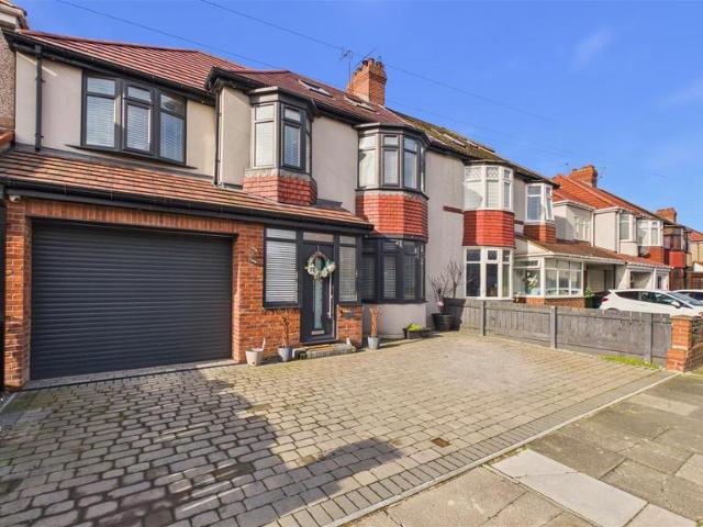 5 bedroom semi detached house for sale